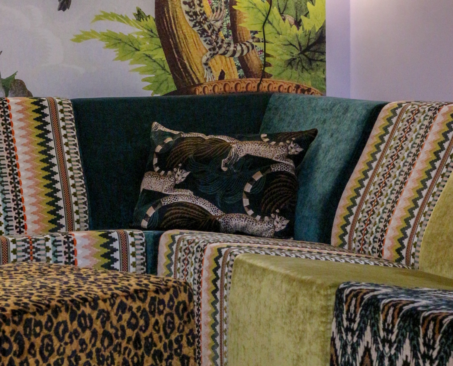 Creëer een vintage sfeer in je woonkamer met een bankstel in de jaren ...