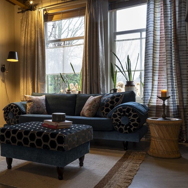 Waarom één uitgesproken bank genoeg is voor een nieuwe woonkamer
